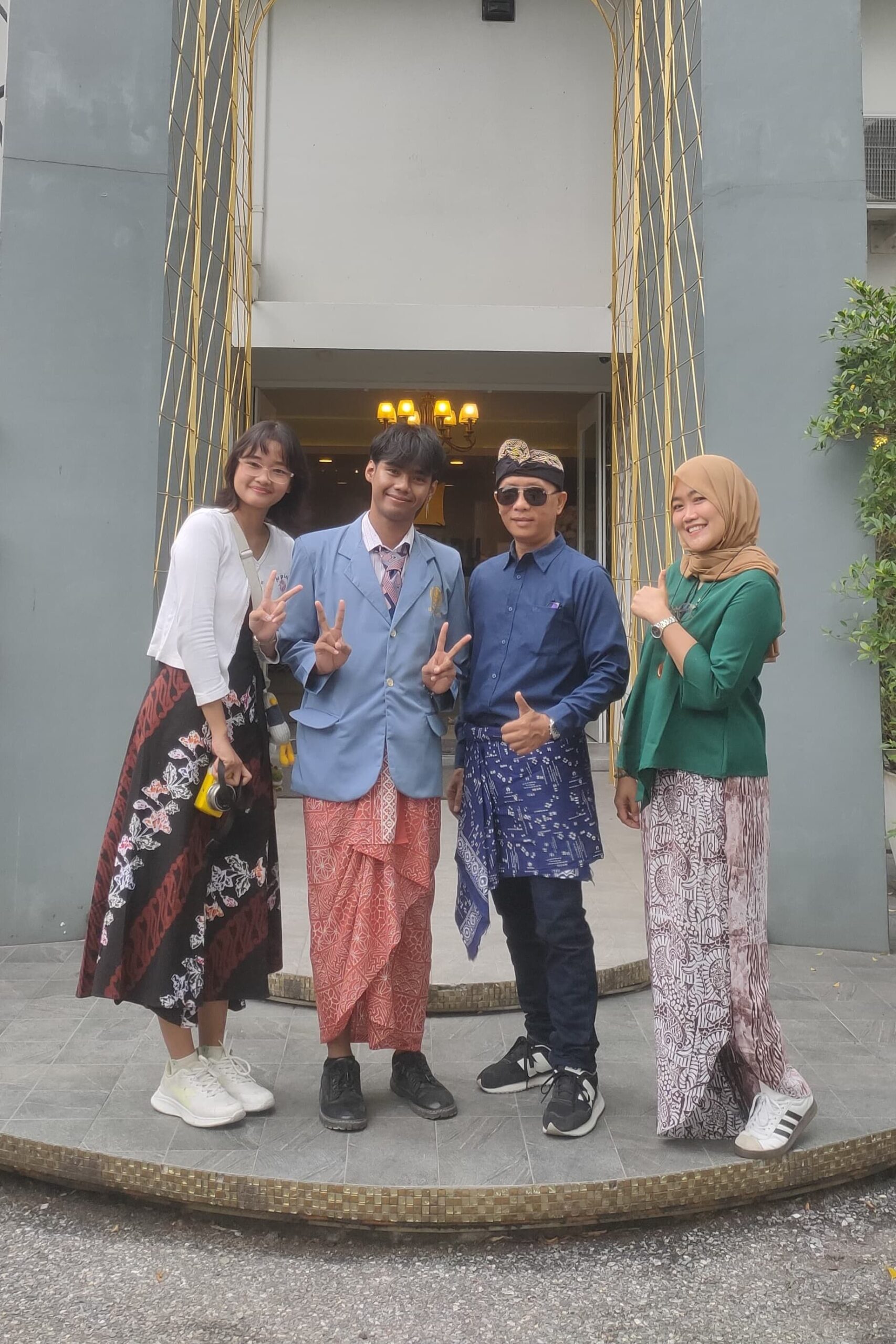 Partisipasi Pertama ISI Yogyakarta dalam “Pakaian Melayu 2025” Thailand ...